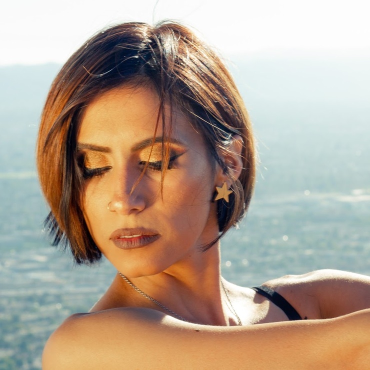Cristina Valenzuela _ Cristina Vee | WDUM