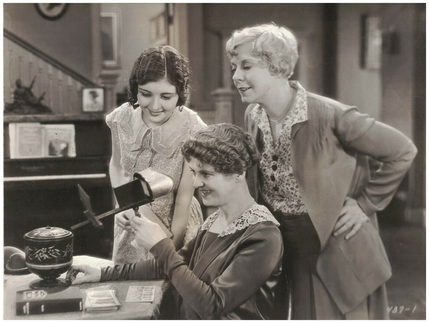 Marion Shilling, Clara Blandick, Leora Spellman