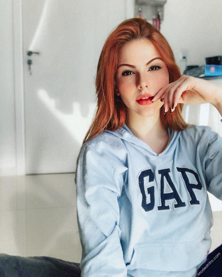 Gabrielle Correa (model) picture