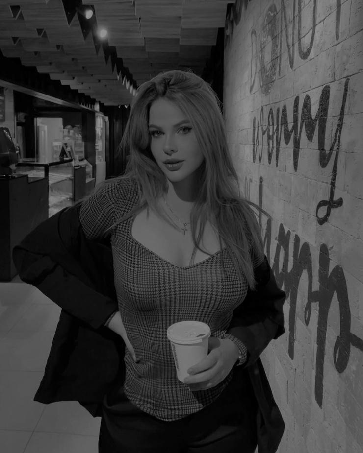 Picture of Gabrielle Correa (model)