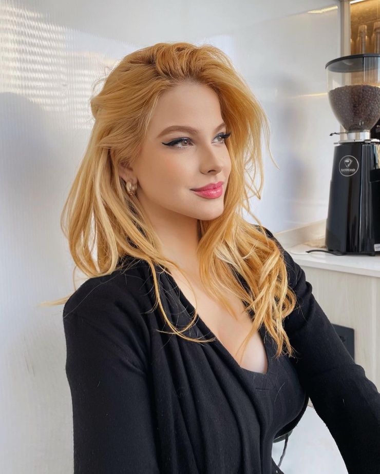 Picture of Gabrielle Correa (model)