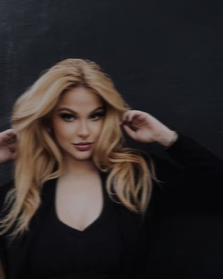 Image of Gabrielle Correa (model)