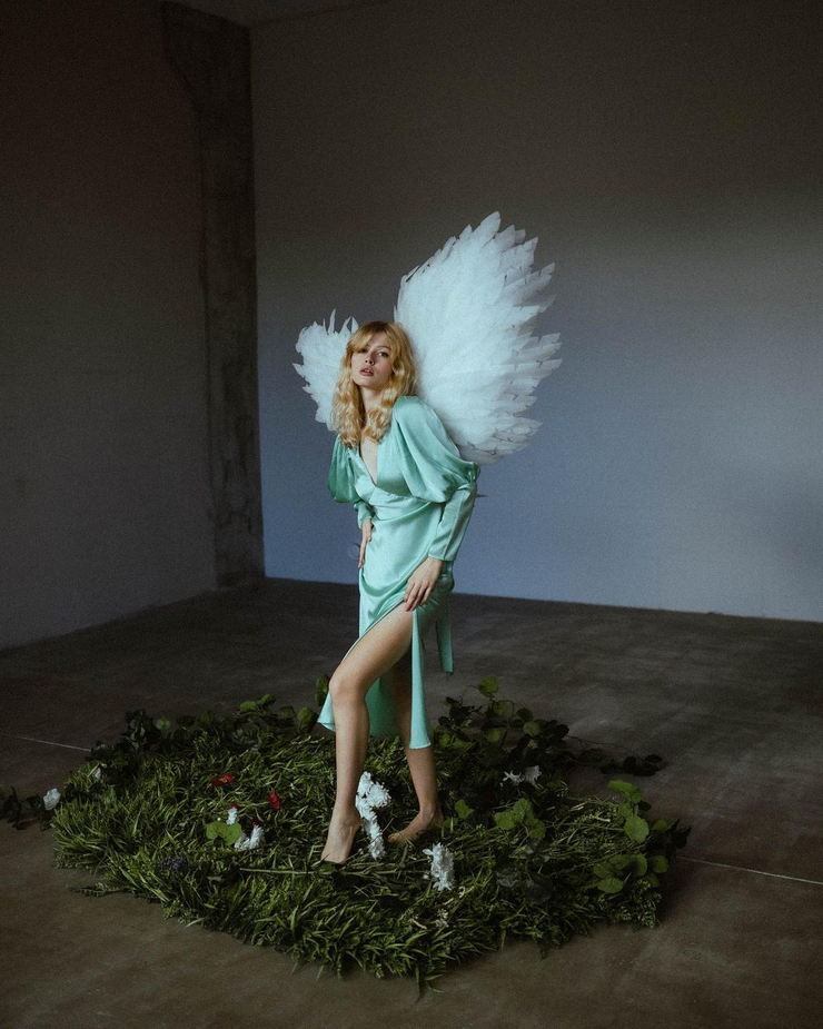 Picture of Luna (model)