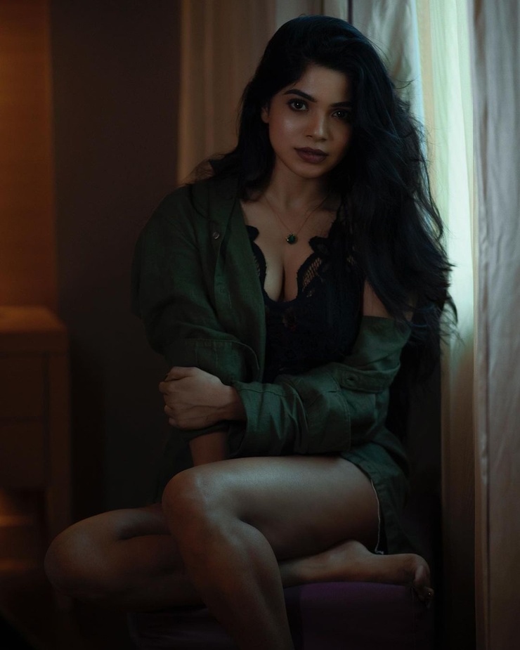 Picture of divya bharathi