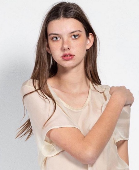 Picture of Olivia Wells model