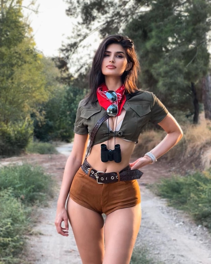 Yael Cohen (model) picture