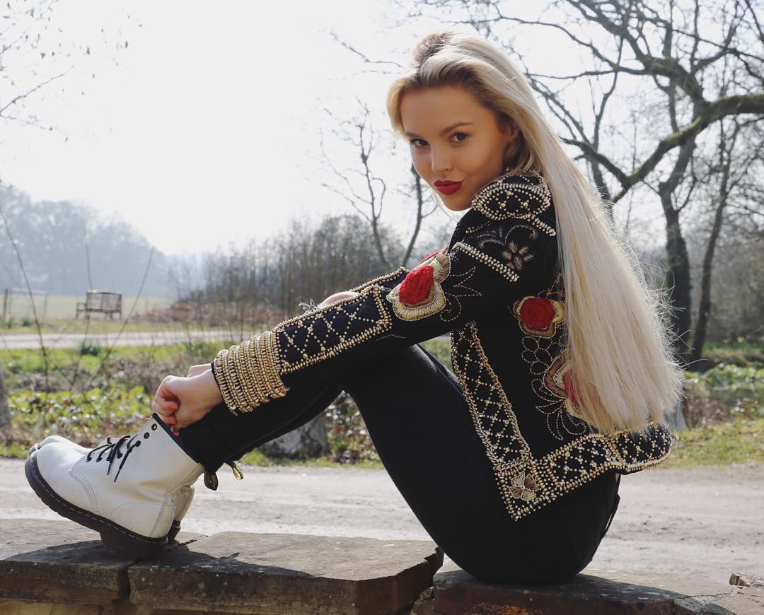 Betsy-Blue English ~ Instagram
