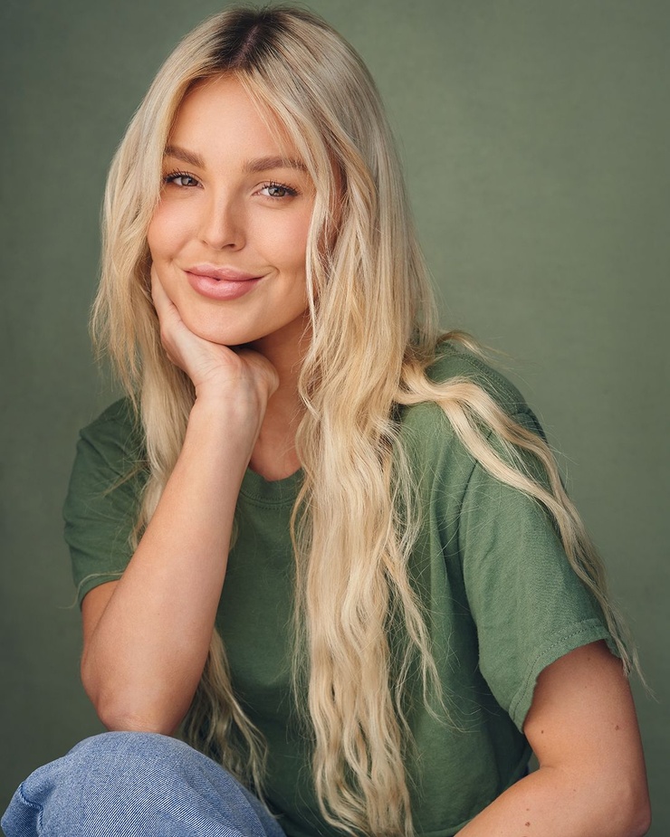 Picture of Betsy-Blue English