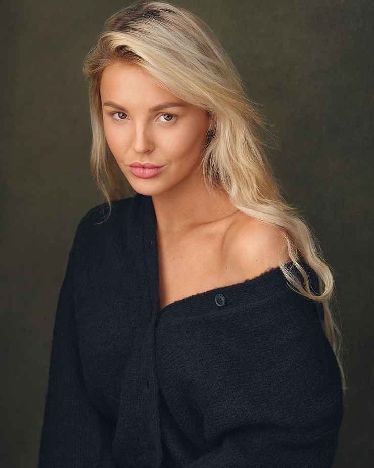 Picture of Betsy-Blue English