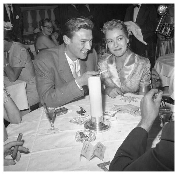 Laurence Harvey, Lori Nelson