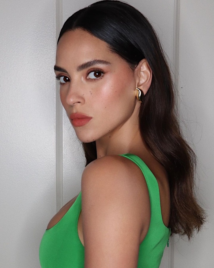 Adria Arjona picture