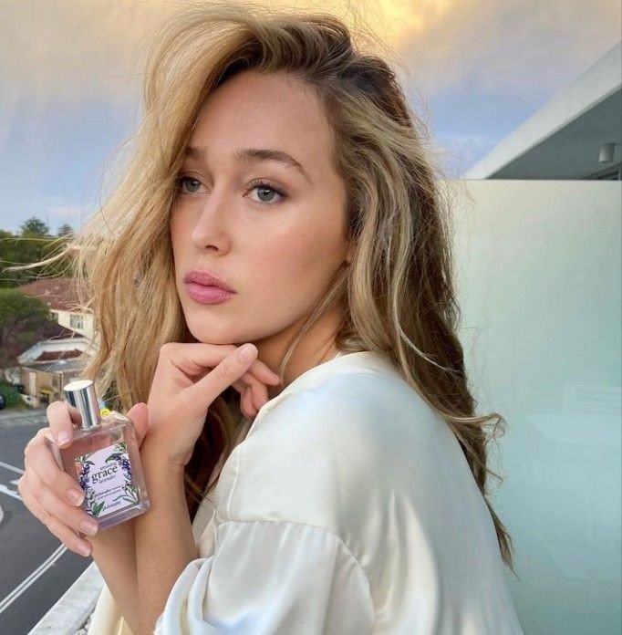 Picture of Alycia Debnam Carey