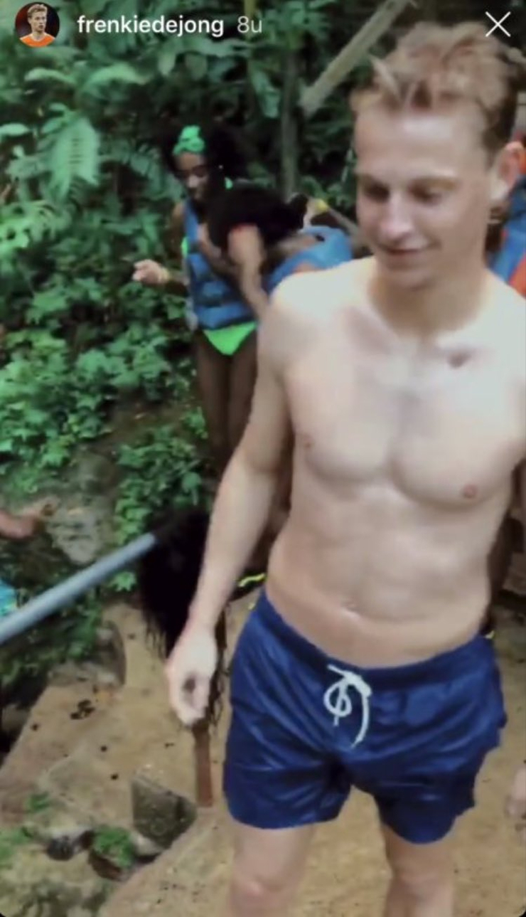 Frenkie de Jong shirtless