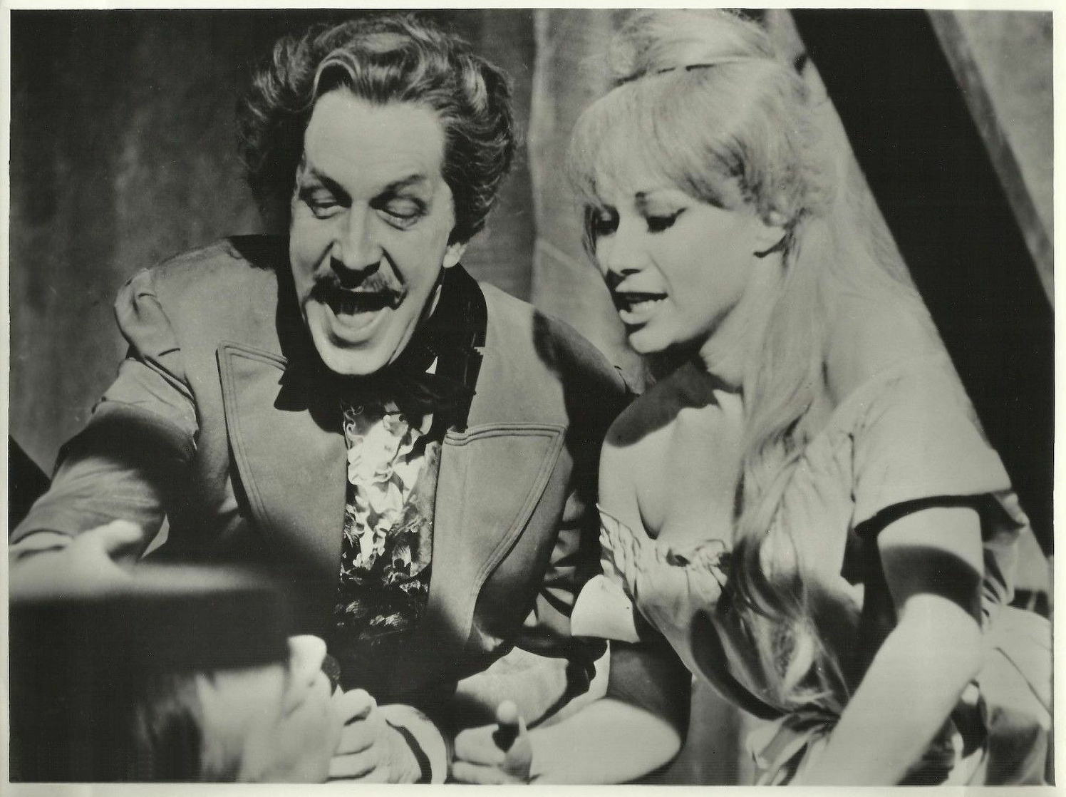 Vincent Price, Joyce Jameson