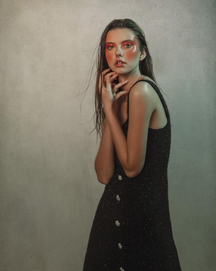 Picture of Olivia Wells model