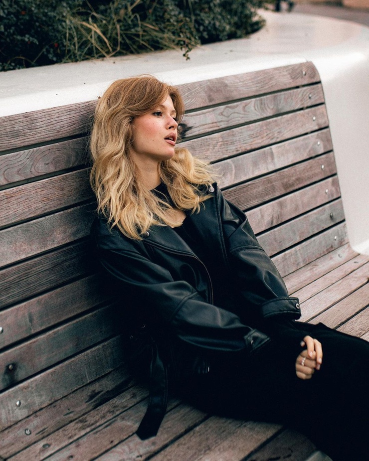 Luna (model) picture