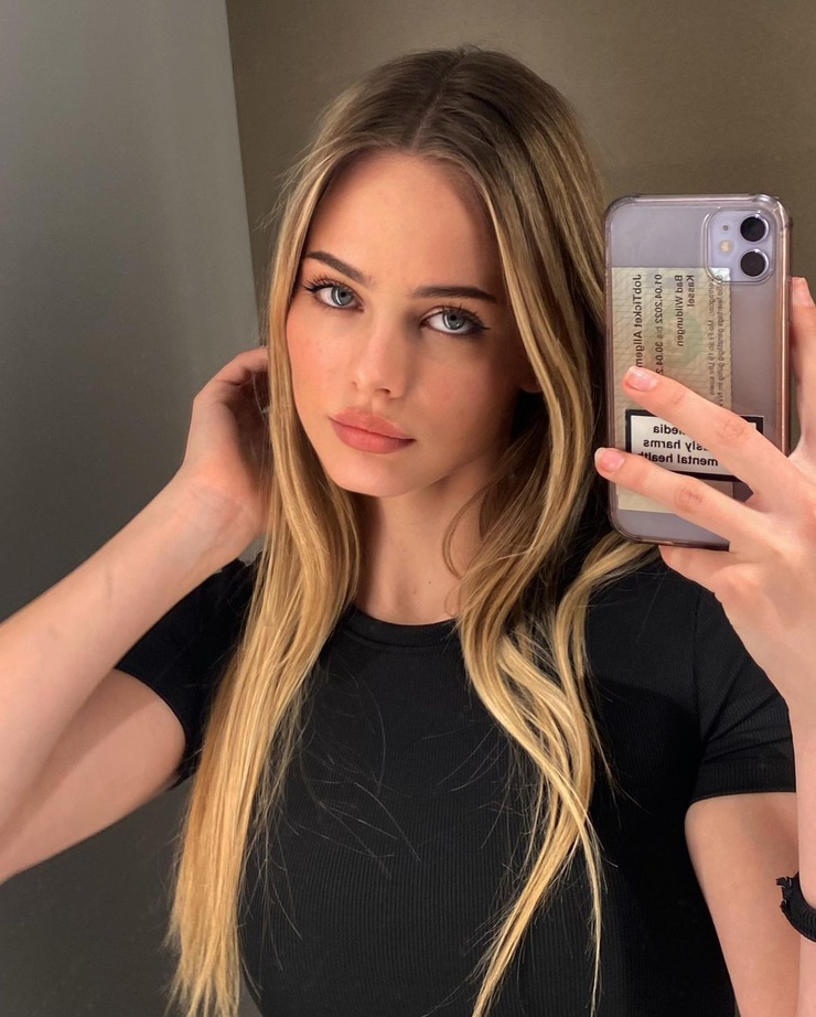 Sara Crumbleleg picture