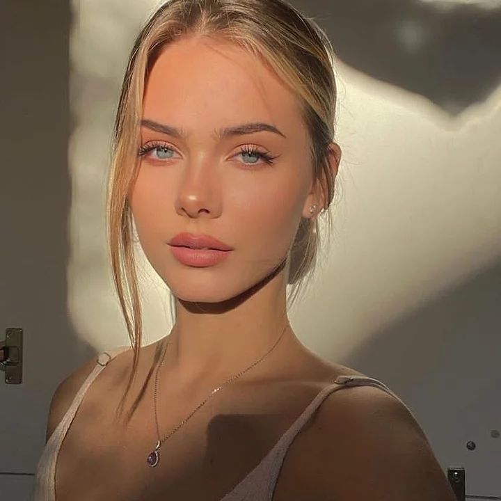 Sara Crumbleleg image