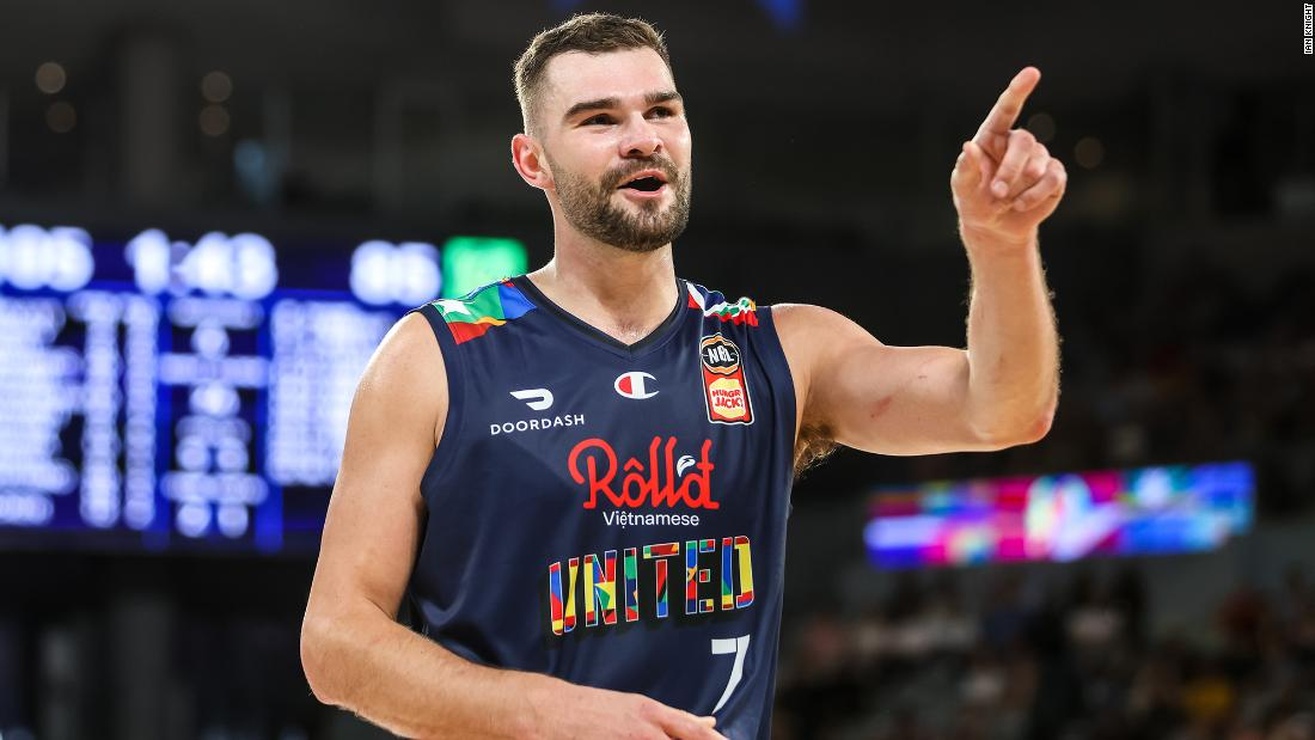 Picture of Isaac Humphries