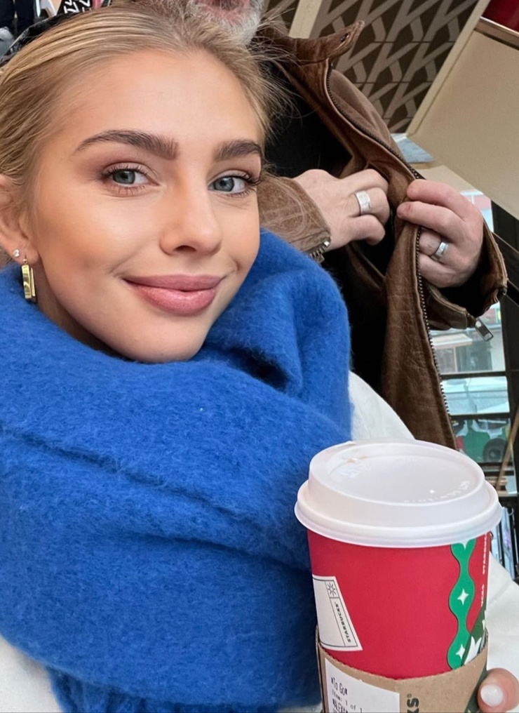 Picture of Alexa Breit