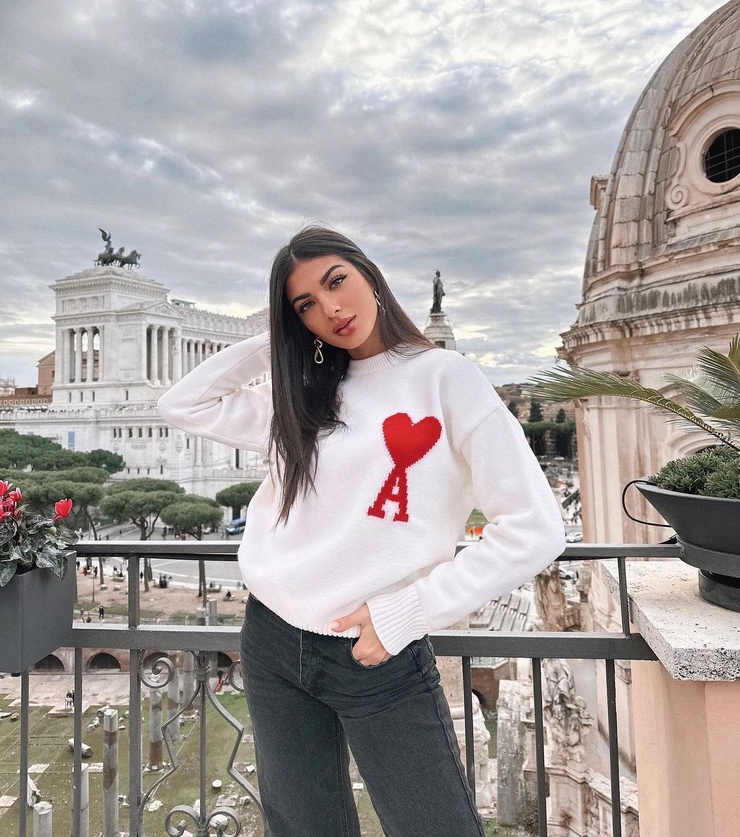 Picture of Elisa Maino