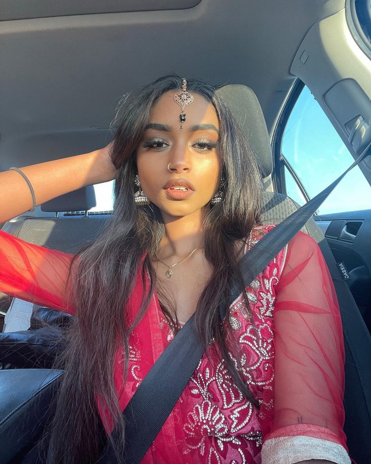 Smrithi Dhan picture