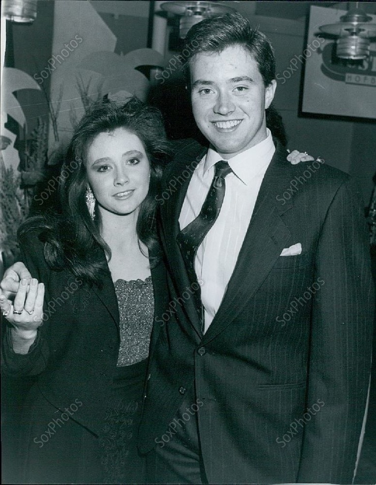 1987 Shannen and Sean Doherty at Century City Mark