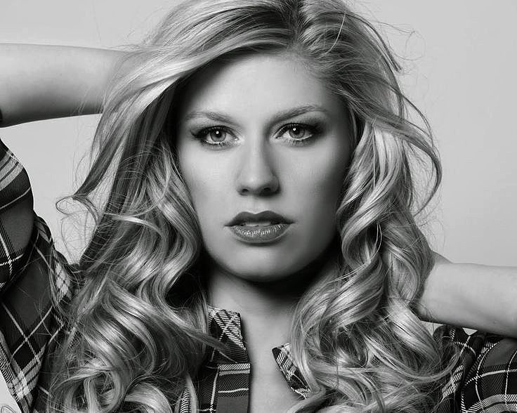 Picture of Kayce Smith.