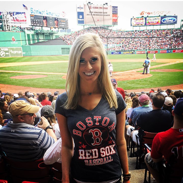 Picture of Kayce Smith.