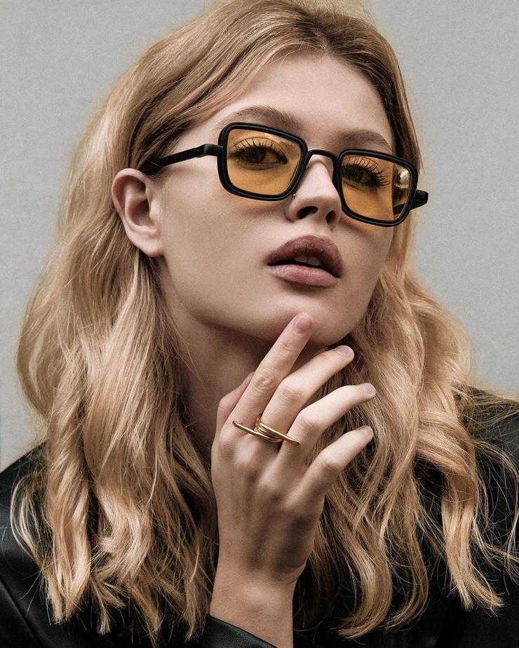 Image of Luna (model)