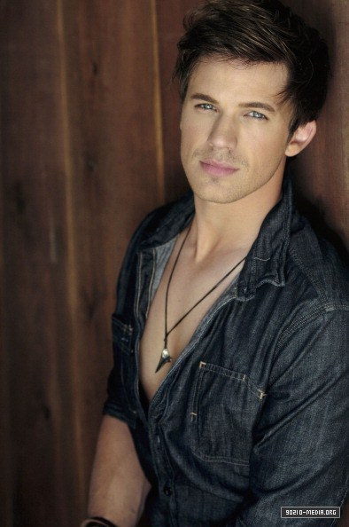 Matt Lanter image