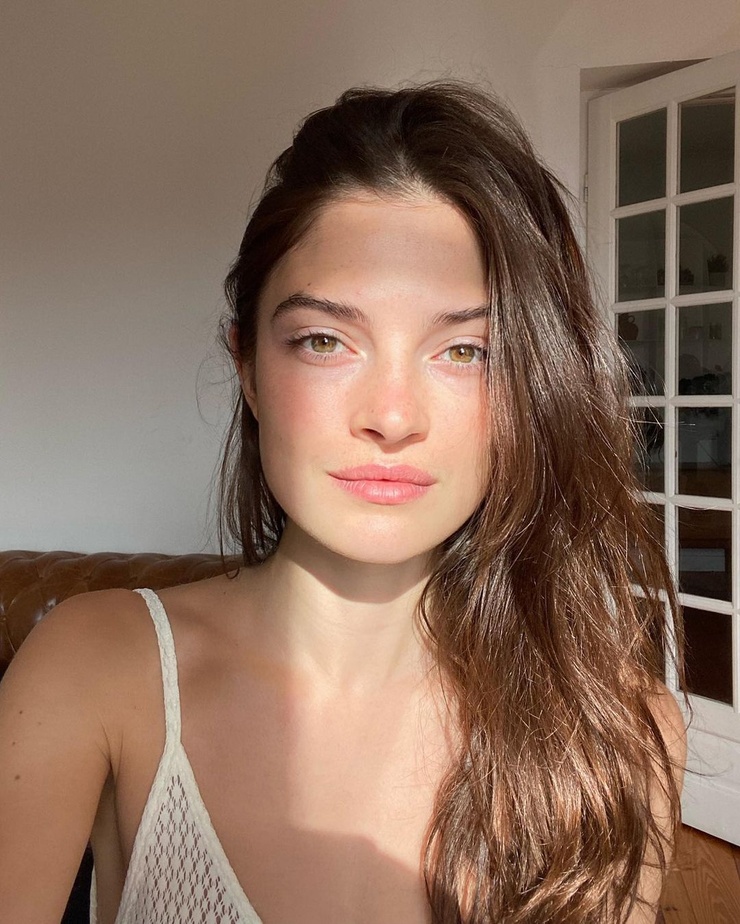 Picture of Eve Dumon