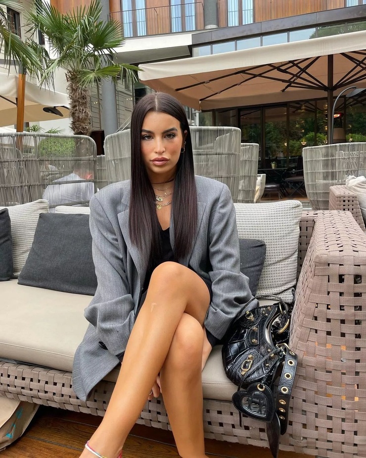 Picture of Burcu Özbek (model)