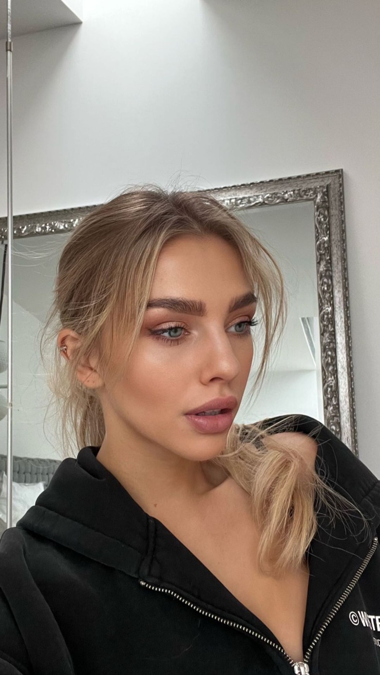 Picture of Alexa Breit