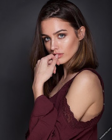 Nicole Holder image
