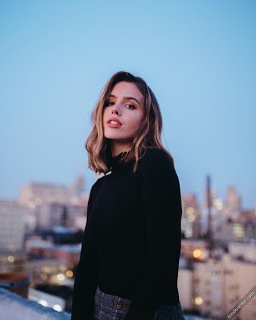 Picture of Nicole Holder