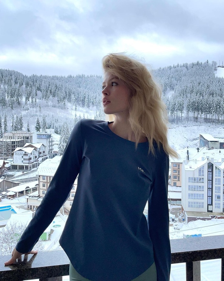Picture of Luna (model)