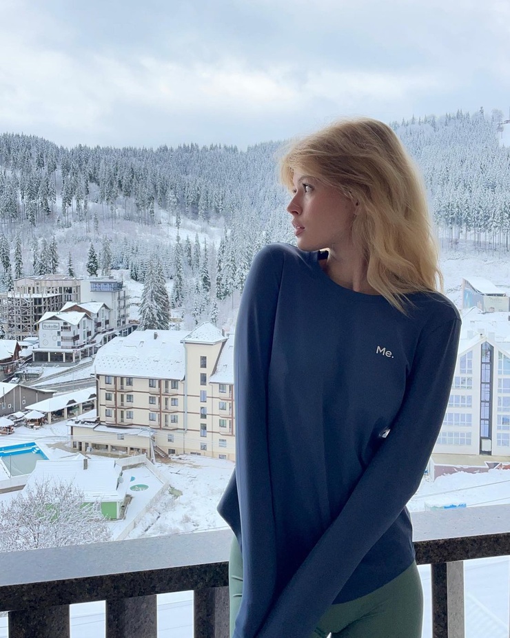 Picture of Luna (model)