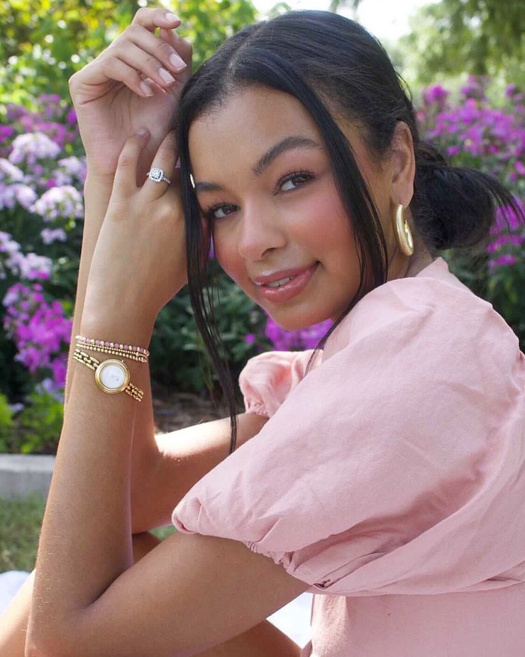 Picture of Alexis Johnson