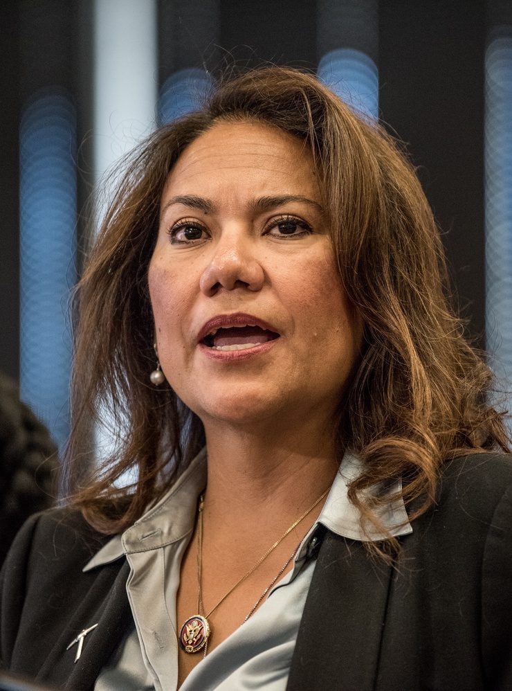 Picture of Veronica Escobar