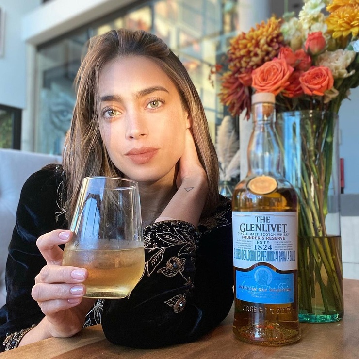 Laura Archbold picture