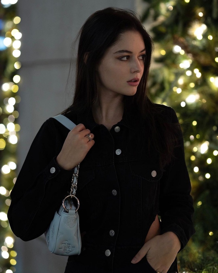 Picture of Zoelle Frick