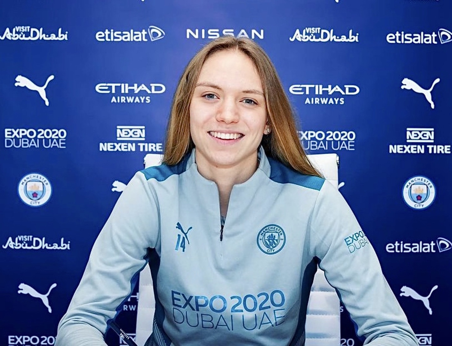 Picture of Esme Morgan