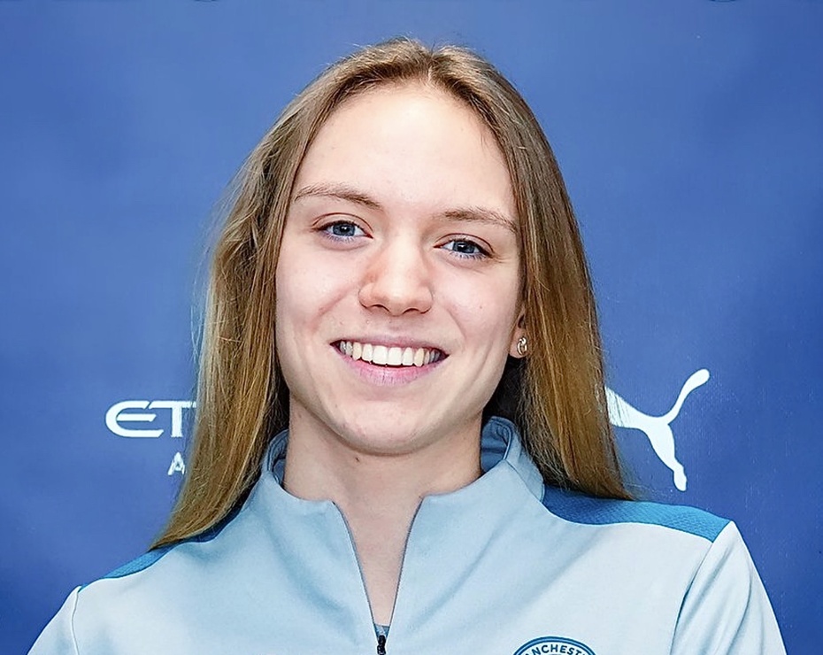 Picture of Esme Morgan