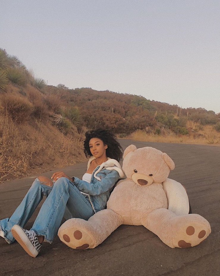 Jennelle Eliana picture