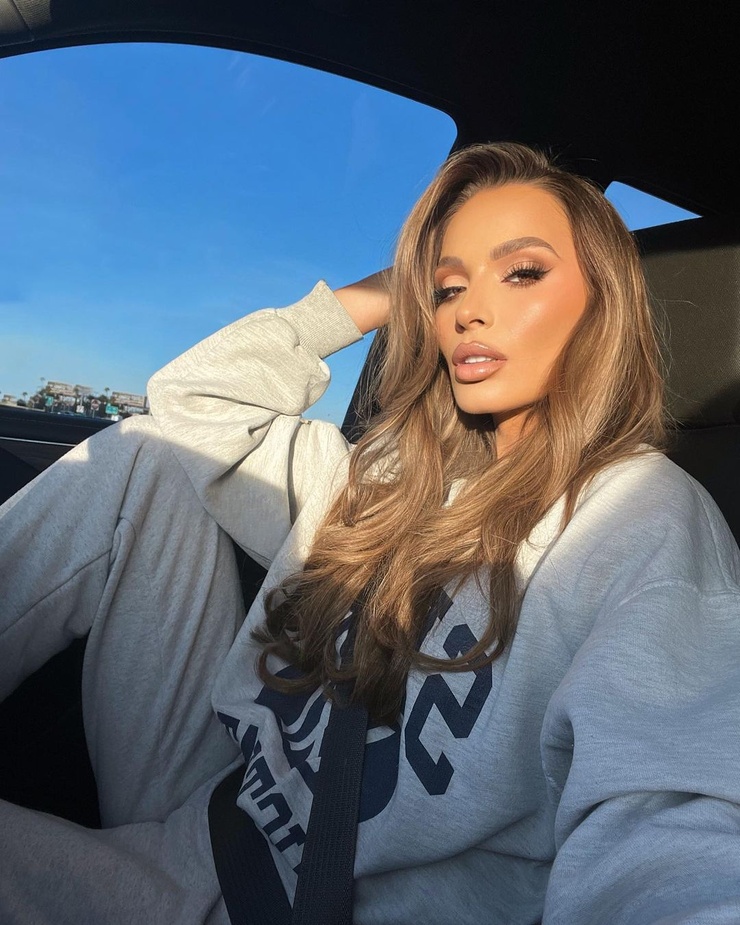 Picture of Tess Annique