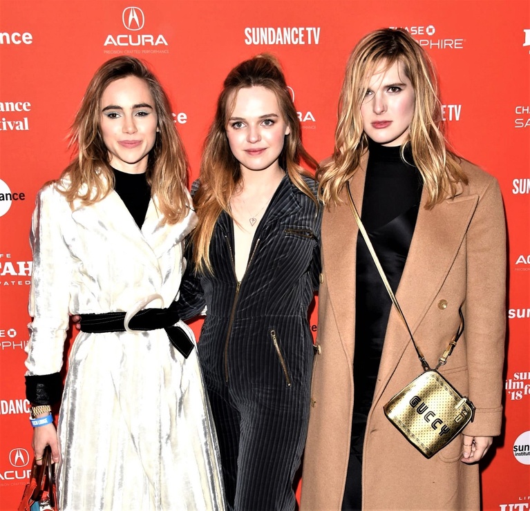 Suki Waterhouse, Odessa Young & Hari Nef