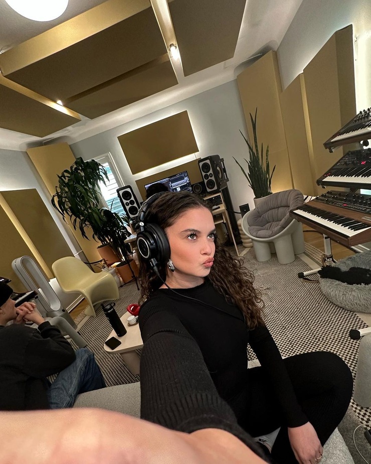 Sabrina Claudio image