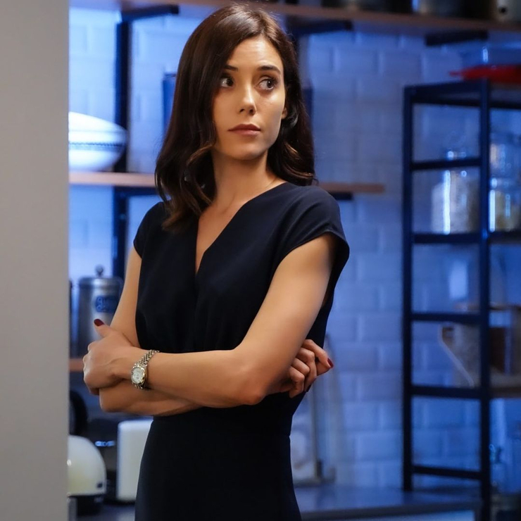 Picture of Cansu Dere