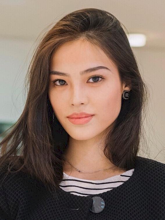 Picture of Julie Chen II